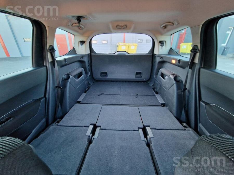 Pelēks Peugeot 5008 2009 Rīga, ar dzinēja tilpumu 1.60 L un nobraukumu 215 tūkst. km par 3400 €, foto 14 vietnē AUTOMOTO.COM.LV