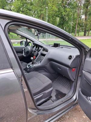 Pelēks Peugeot 5008 2009 Elektrėnai, ar dzinēja tilpumu 2.00 L un nobraukumu 263 tūkst. km par 4000 €, foto 5 vietnē AUTOMOTO.COM.LV