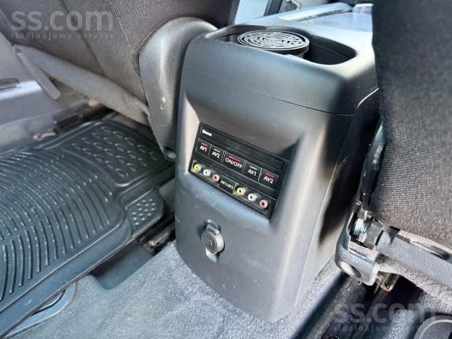 Grey Peugeot 5008 2009 in Jelgava, with an engine capacity of 2.00 L and mileage of 333 thousand km for 2800 €, photo 17 on AUTOMOTO.COM.LV