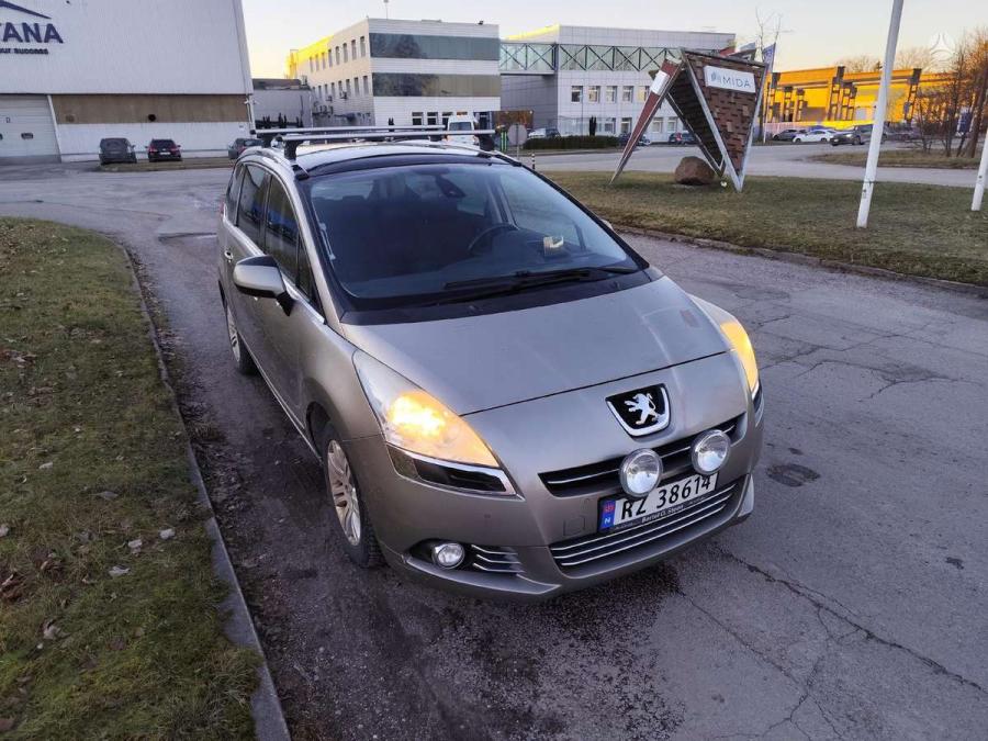 Grey Peugeot 5008 2010 in Klaipeda, with an engine capacity of 1.60 L and mileage of 345 thousand km for 2990 €, photo 2 on AUTOMOTO.COM.LV