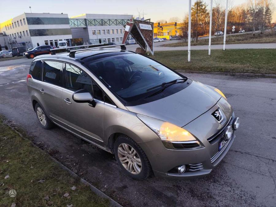 Grey Peugeot 5008 2010 in Klaipeda, with an engine capacity of 1.60 L and mileage of 345 thousand km for 2990 €, photo 4 on AUTOMOTO.COM.LV