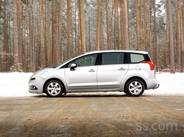 Grey Peugeot 5008 2010 in Riga, with an engine capacity of 1.60 L and mileage of 171 thousand km for 3490 €, photo 3 on AUTOMOTO.COM.LV