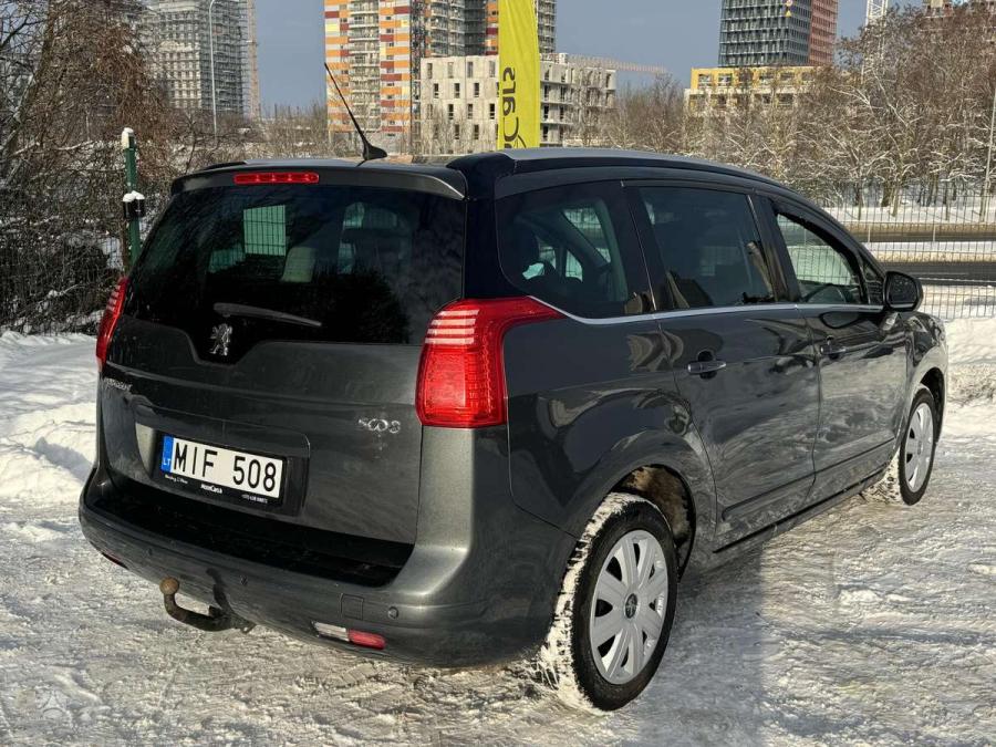 Pelēks Peugeot 5008 2010 Viļņa, ar dzinēja tilpumu 1.60 L un nobraukumu 232 tūkst. km par 3900 €, foto 5 vietnē AUTOMOTO.COM.LV