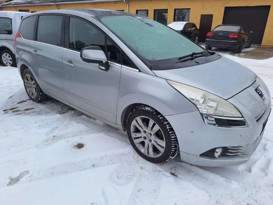 Grey Peugeot 5008 2010 in Marijampole, with an engine capacity of 2.00 L and mileage of 199 thousand km for 3950 €, photo 3 on AUTOMOTO.COM.LV