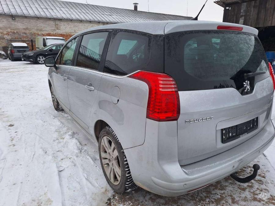 Grey Peugeot 5008 2010 in Marijampole, with an engine capacity of 2.00 L and mileage of 199 thousand km for 3950 €, photo 5 on AUTOMOTO.COM.LV