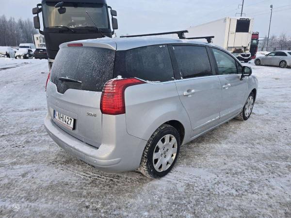 Grey Peugeot 5008 2010 in Siauliai, with an engine capacity of 1.56 L and mileage of 365 thousand km for 2999 €, photo 6 on AUTOMOTO.COM.LV
