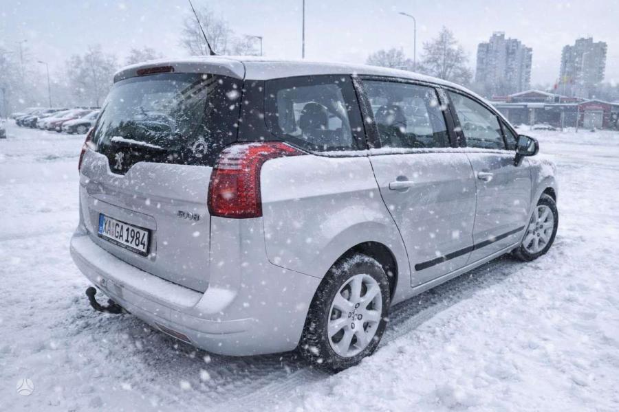 Grey Peugeot 5008 2010 in Vilnius, with an engine capacity of 1.60 L and mileage of 182 thousand km for 2999 €, photo 3 on AUTOMOTO.COM.LV