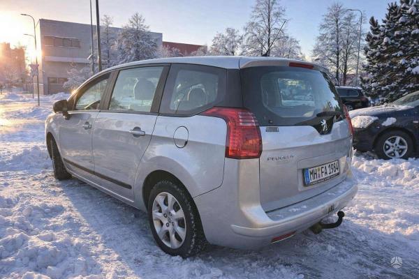 Pelēks Peugeot 5008 2010 Viļņa, ar dzinēja tilpumu 1.60 L un nobraukumu 182 tūkst. km par 2999 €, foto 4 vietnē AUTOMOTO.COM.LV