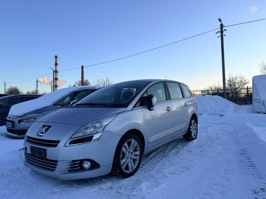 Grey Peugeot 5008 2010 in Panevezys, with an engine capacity of 2.00 L and mileage of 219 thousand km for 2050 €, photo 1 on AUTOMOTO.COM.LV