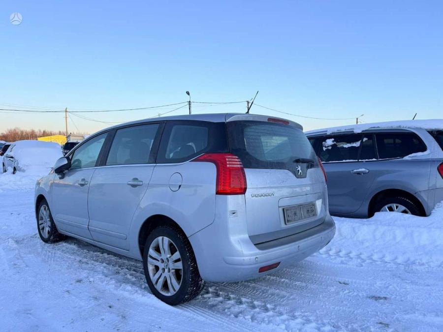 Grey Peugeot 5008 2010 in Panevezys, with an engine capacity of 2.00 L and mileage of 219 thousand km for 2050 €, photo 2 on AUTOMOTO.COM.LV