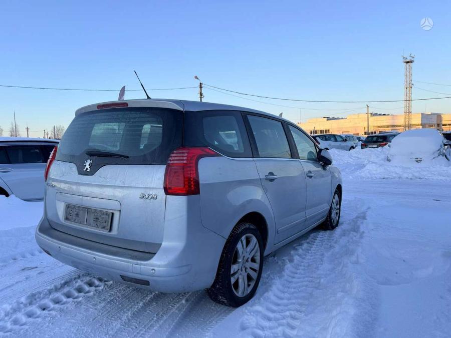 Grey Peugeot 5008 2010 in Panevezys, with an engine capacity of 2.00 L and mileage of 219 thousand km for 2050 €, photo 3 on AUTOMOTO.COM.LV