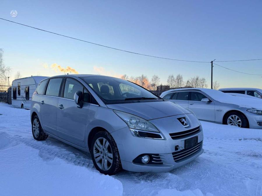 Grey Peugeot 5008 2010 in Panevezys, with an engine capacity of 2.00 L and mileage of 219 thousand km for 2050 €, photo 4 on AUTOMOTO.COM.LV