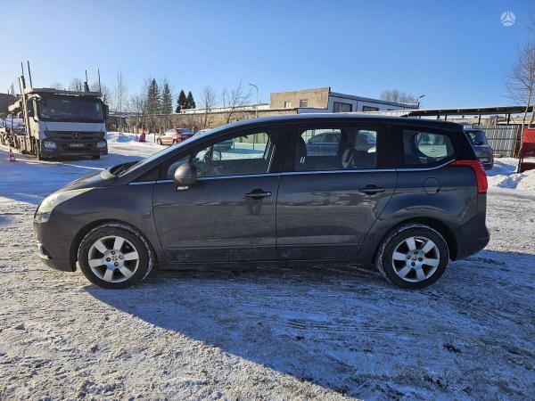 Pelēks Peugeot 5008 2010 Tauragė, ar dzinēja tilpumu 1.60 L un nobraukumu 202 tūkst. km par 3000 €, foto 3 vietnē AUTOMOTO.COM.LV