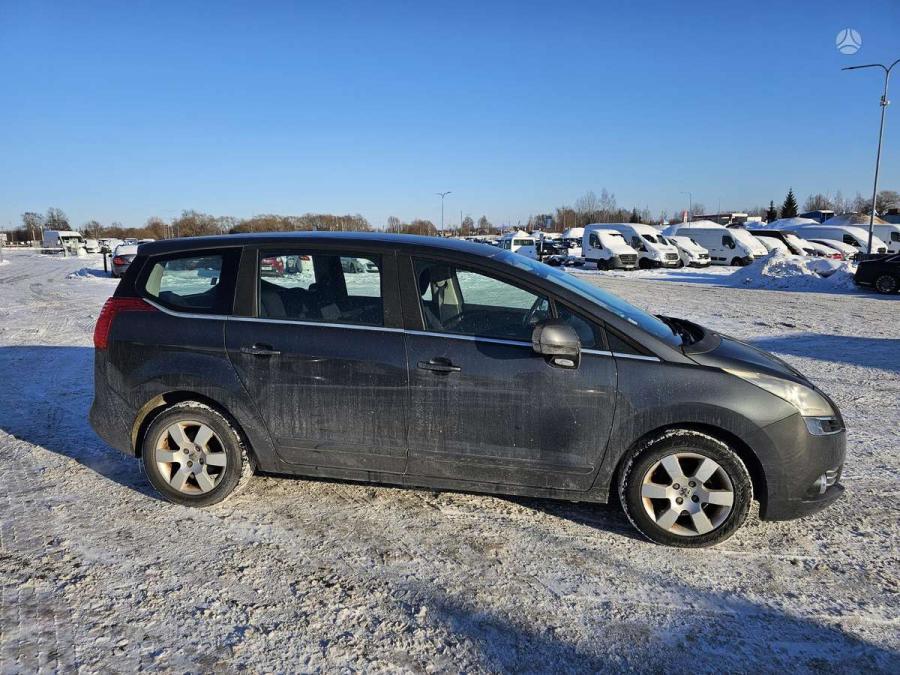 Grey Peugeot 5008 2010 in Taurage, with an engine capacity of 1.60 L and mileage of 202 thousand km for 3000 €, photo 7 on AUTOMOTO.COM.LV