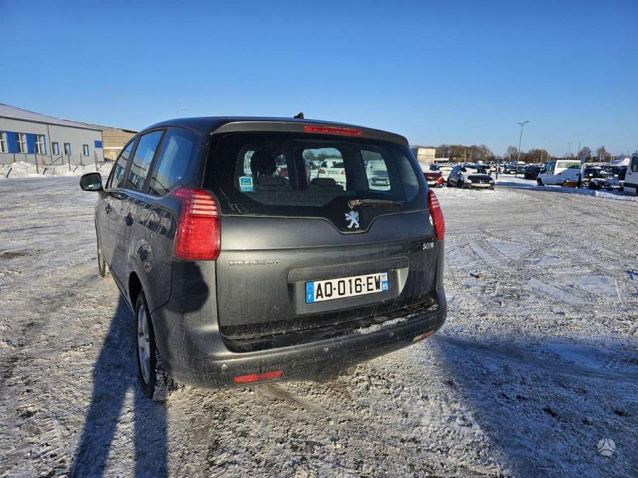 Grey Peugeot 5008 2010 in Taurage, with an engine capacity of 1.60 L and mileage of 202 thousand km for 3000 €, photo 8 on AUTOMOTO.COM.LV