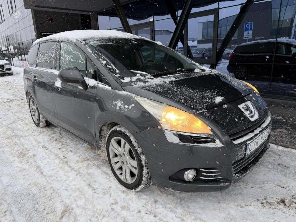 Pelēks Peugeot 5008 2010 Kauņa, ar dzinēja tilpumu 1.60 L un nobraukumu 260 tūkst. km par 2400 €, foto 2 vietnē AUTOMOTO.COM.LV