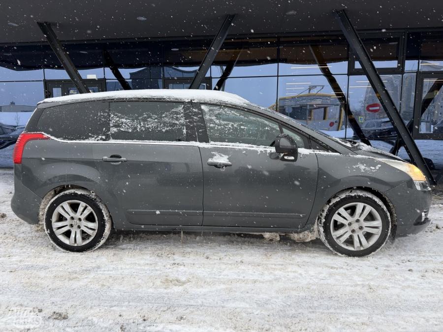Grey Peugeot 5008 2010 in Kaunas, with an engine capacity of 1.60 L and mileage of 260 thousand km for 2400 €, photo 1 on AUTOMOTO.COM.LV