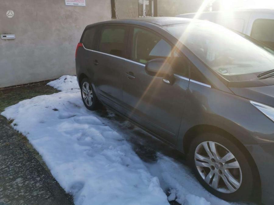 Grey Peugeot 5008 2010 in Taurage, with an engine capacity of 1.60 L and mileage of 260 thousand km for 3100 €, photo 2 on AUTOMOTO.COM.LV