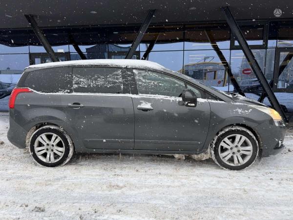 Grey Peugeot 5008 2010 in Kaunas, with an engine capacity of 1.60 L and mileage of 260 thousand km for 2300 €, photo 3 on AUTOMOTO.COM.LV