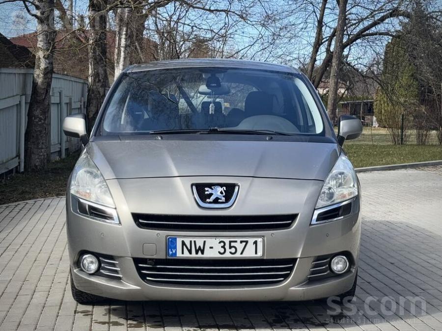 Grey Peugeot 5008 2010 in Riga, with an engine capacity of 1.60 L and mileage of 294 thousand km for 2700 €, photo 3 on AUTOMOTO.COM.LV