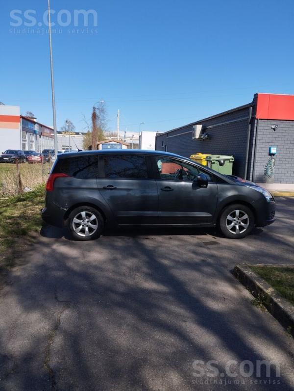Grey Peugeot 5008 2010 in Riga, with an engine capacity of 1.60 L and mileage of 290 thousand km for 2500 €, photo 3 on AUTOMOTO.COM.LV