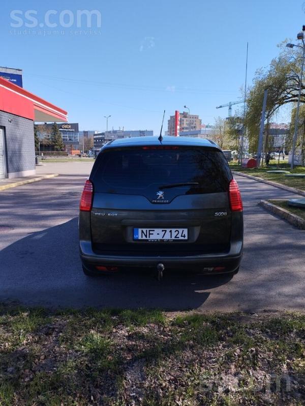 Grey Peugeot 5008 2010 in Riga, with an engine capacity of 1.60 L and mileage of 290 thousand km for 2500 €, photo 4 on AUTOMOTO.COM.LV