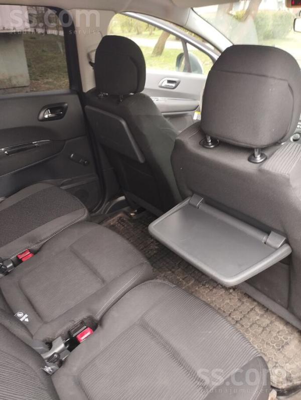 Grey Peugeot 5008 2010 in Riga, with an engine capacity of 1.60 L and mileage of 290 thousand km for 2500 €, photo 6 on AUTOMOTO.COM.LV