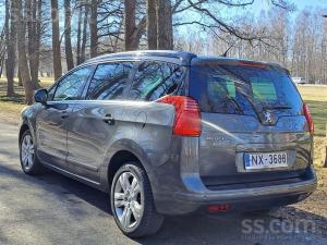 Grey Peugeot 5008 2010 in Liepaja, with an engine capacity of 2.00 L and mileage of 216 thousand km for 4100 €, photo 4 on AUTOMOTO.COM.LV