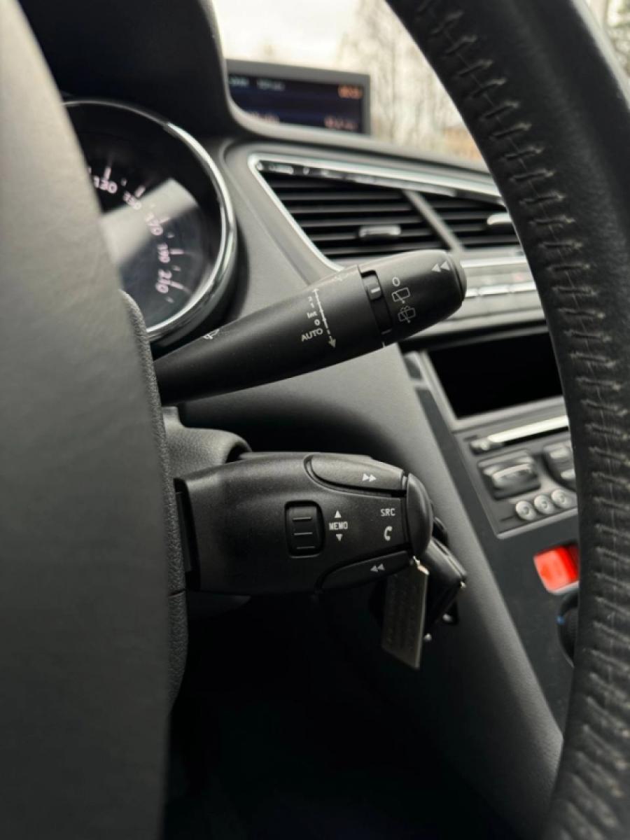 Pelēks Peugeot 5008 2010 Rīga, ar dzinēja tilpumu 1.60 L un nobraukumu 201 tūkst. km par 5749 €, foto 16 vietnē AUTOMOTO.COM.LV