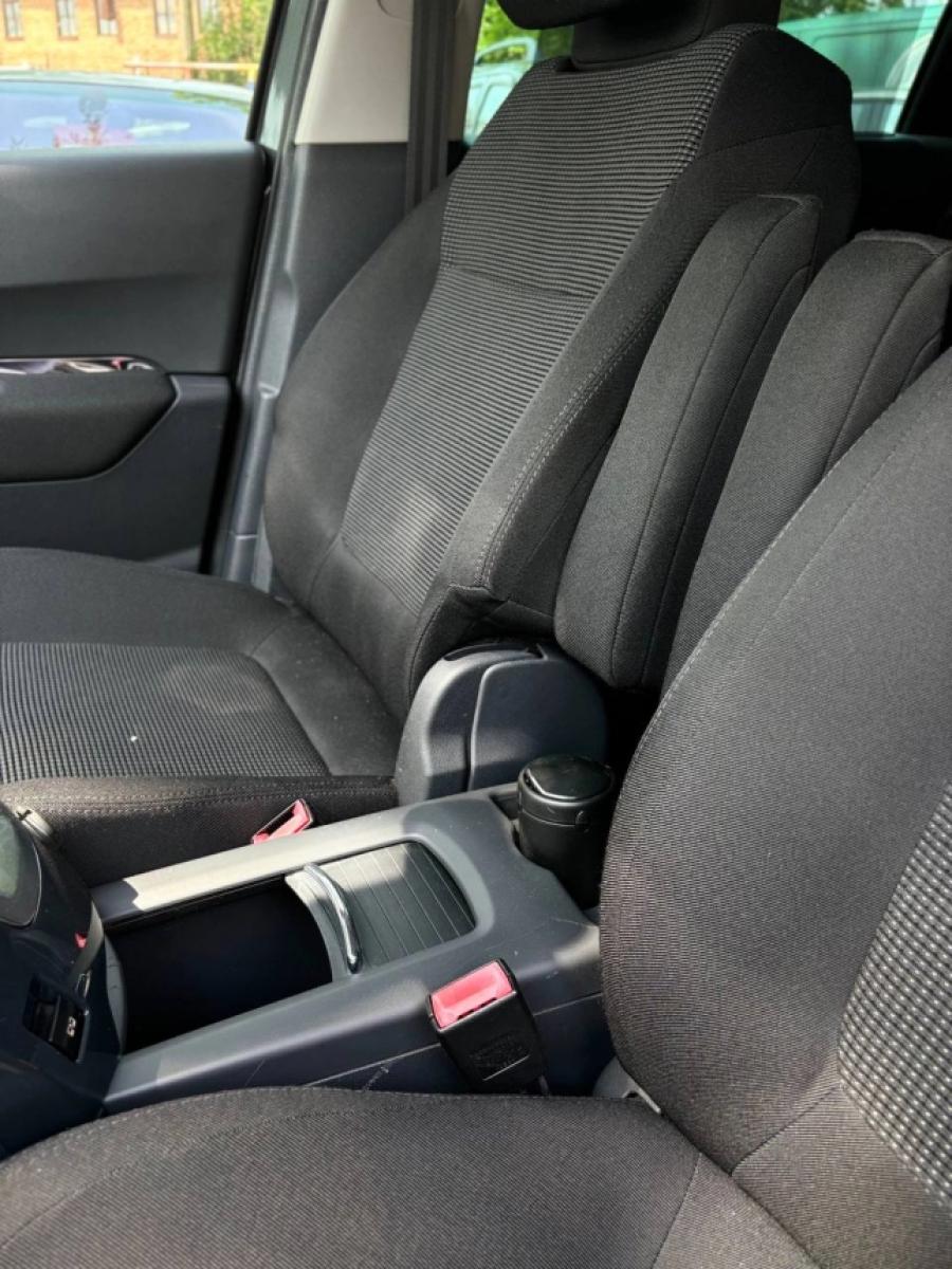 Pelēks Peugeot 5008 2010 Rīga, ar dzinēja tilpumu 1.60 L un nobraukumu 201 tūkst. km par 5749 €, foto 31 vietnē AUTOMOTO.COM.LV