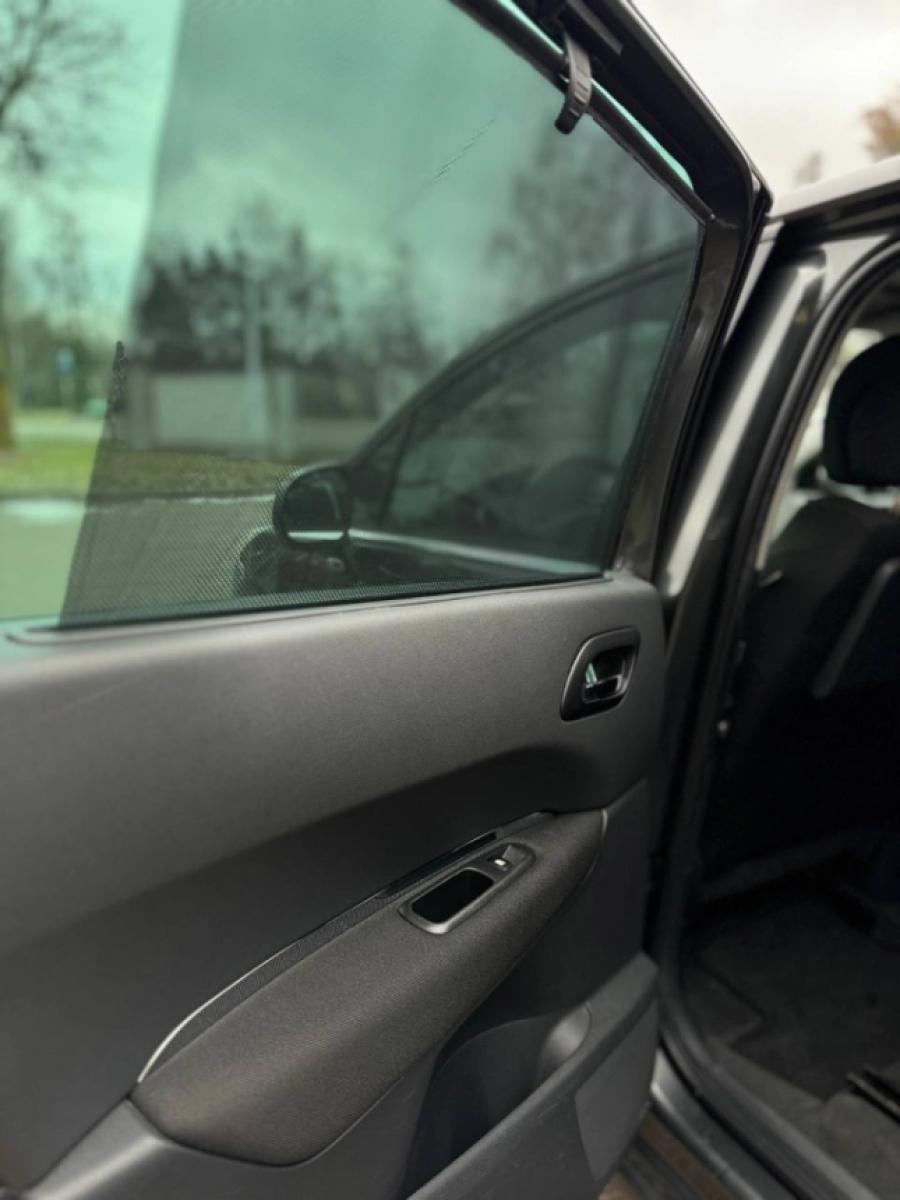 Pelēks Peugeot 5008 2010 Rīga, ar dzinēja tilpumu 1.60 L un nobraukumu 201 tūkst. km par 5749 €, foto 34 vietnē AUTOMOTO.COM.LV