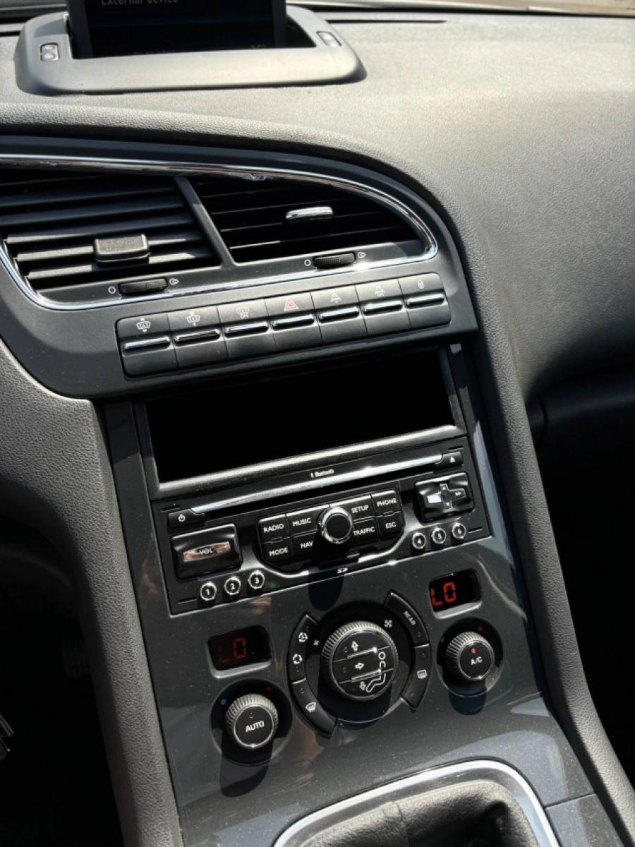 Pelēks Peugeot 5008 2010 Rīga, ar dzinēja tilpumu 1.60 L un nobraukumu 201 tūkst. km par 5749 €, foto 41 vietnē AUTOMOTO.COM.LV