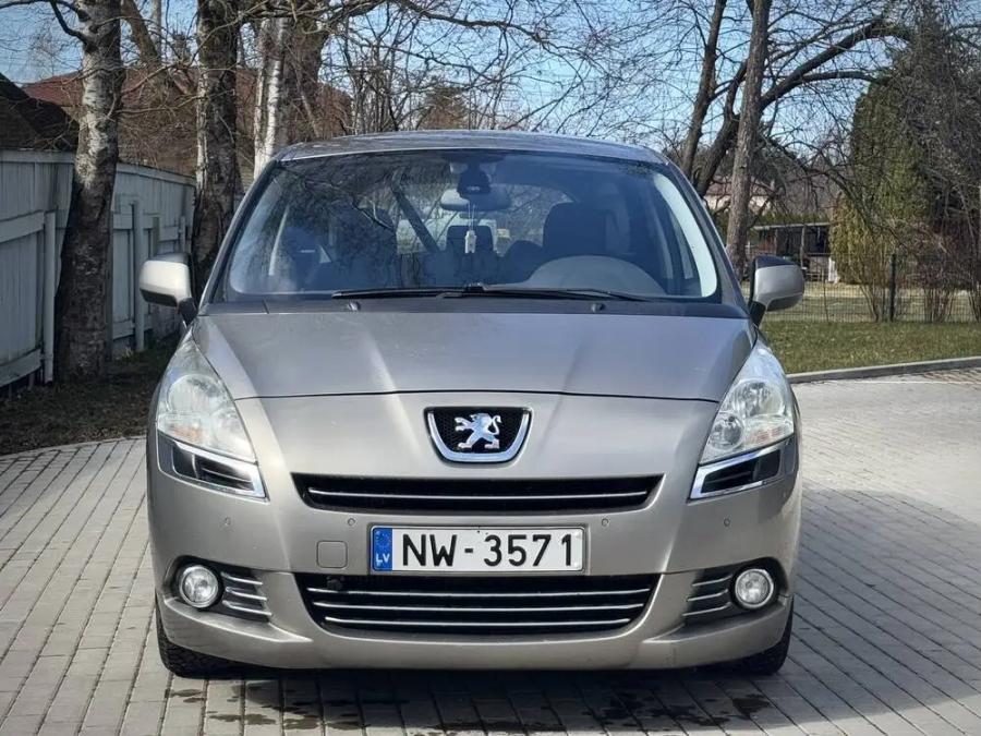 Серый Пежо 5008 2010 в Рига, объемом двигателя 1.60 л и пробегом 294 тыс. км за 2600 €, фото 3 на AUTOMOTO.COM.LV