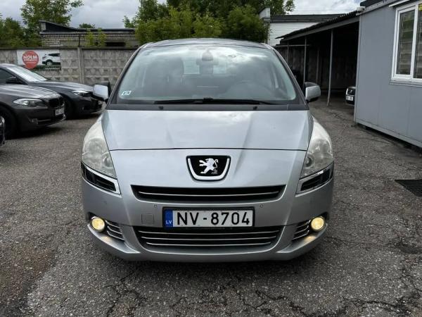 Grey Peugeot 5008 2010 in Daugavpils, with an engine capacity of 1.60 L and mileage of 202 thousand km for 4500 €, photo 2 on AUTOMOTO.COM.LV