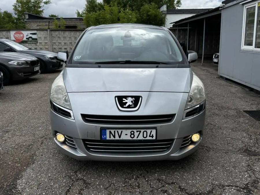 Pelēks Peugeot 5008 2010 Daugavpils, ar dzinēja tilpumu 1.60 L un nobraukumu 202 tūkst. km par 4500 €, foto 3 vietnē AUTOMOTO.COM.LV