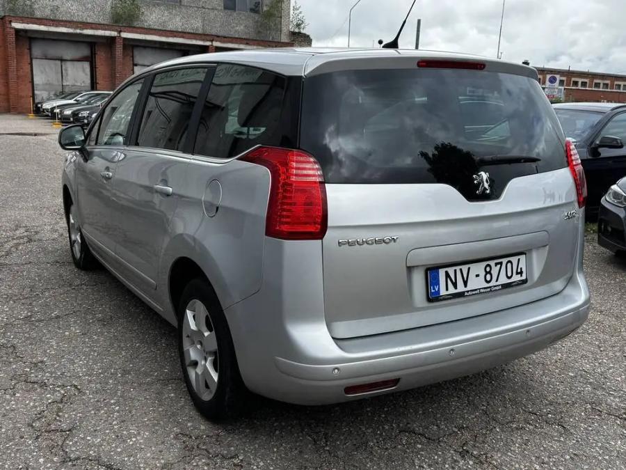 Pelēks Peugeot 5008 2010 Daugavpils, ar dzinēja tilpumu 1.60 L un nobraukumu 202 tūkst. km par 4500 €, foto 5 vietnē AUTOMOTO.COM.LV