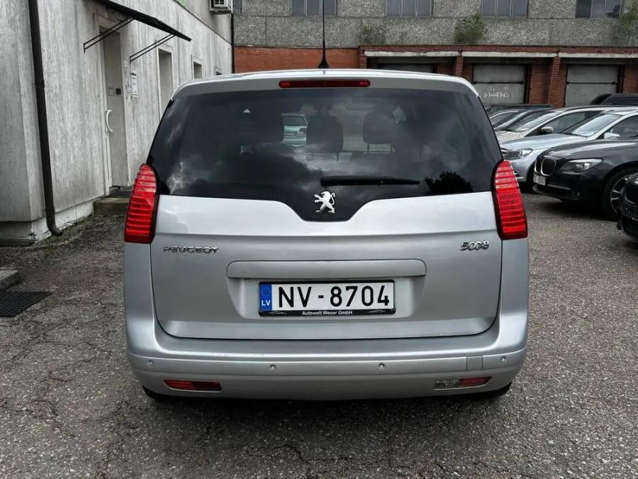 Pelēks Peugeot 5008 2010 Daugavpils, ar dzinēja tilpumu 1.60 L un nobraukumu 202 tūkst. km par 4500 €, foto 6 vietnē AUTOMOTO.COM.LV