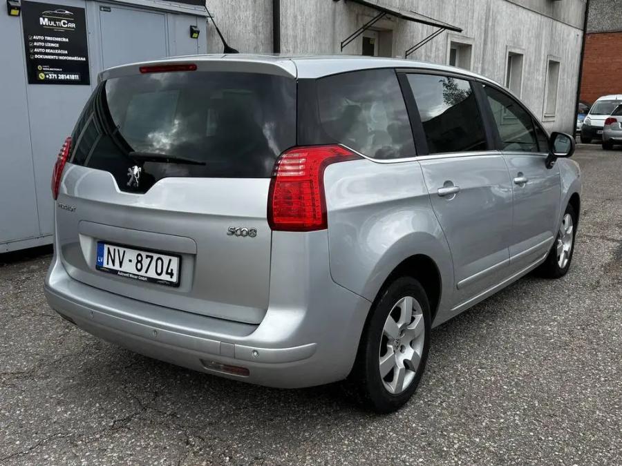 Pelēks Peugeot 5008 2010 Daugavpils, ar dzinēja tilpumu 1.60 L un nobraukumu 202 tūkst. km par 4500 €, foto 7 vietnē AUTOMOTO.COM.LV