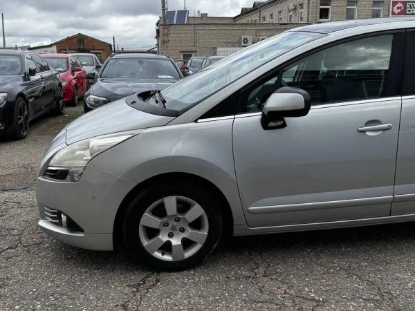 Grey Peugeot 5008 2010 in Daugavpils, with an engine capacity of 1.60 L and mileage of 202 thousand km for 4500 €, photo 7 on AUTOMOTO.COM.LV