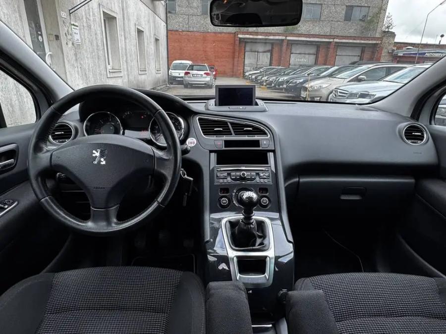 Pelēks Peugeot 5008 2010 Daugavpils, ar dzinēja tilpumu 1.60 L un nobraukumu 202 tūkst. km par 4500 €, foto 13 vietnē AUTOMOTO.COM.LV