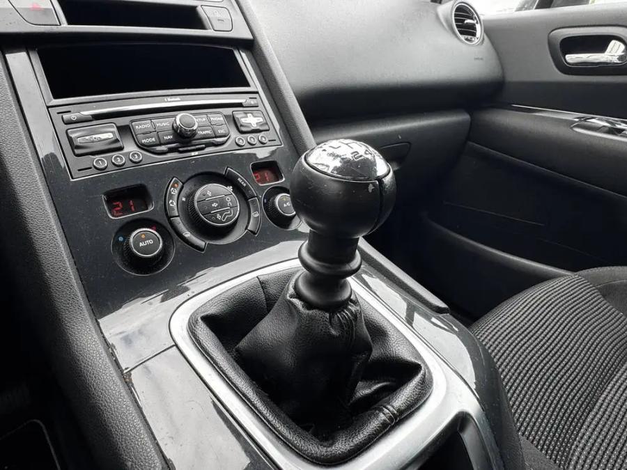 Pelēks Peugeot 5008 2010 Daugavpils, ar dzinēja tilpumu 1.60 L un nobraukumu 202 tūkst. km par 4500 €, foto 16 vietnē AUTOMOTO.COM.LV