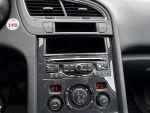 Pelēks Peugeot 5008 2010 Daugavpils, ar dzinēja tilpumu 1.60 L un nobraukumu 202 tūkst. km par 4500 €, foto 17 vietnē AUTOMOTO.COM.LV