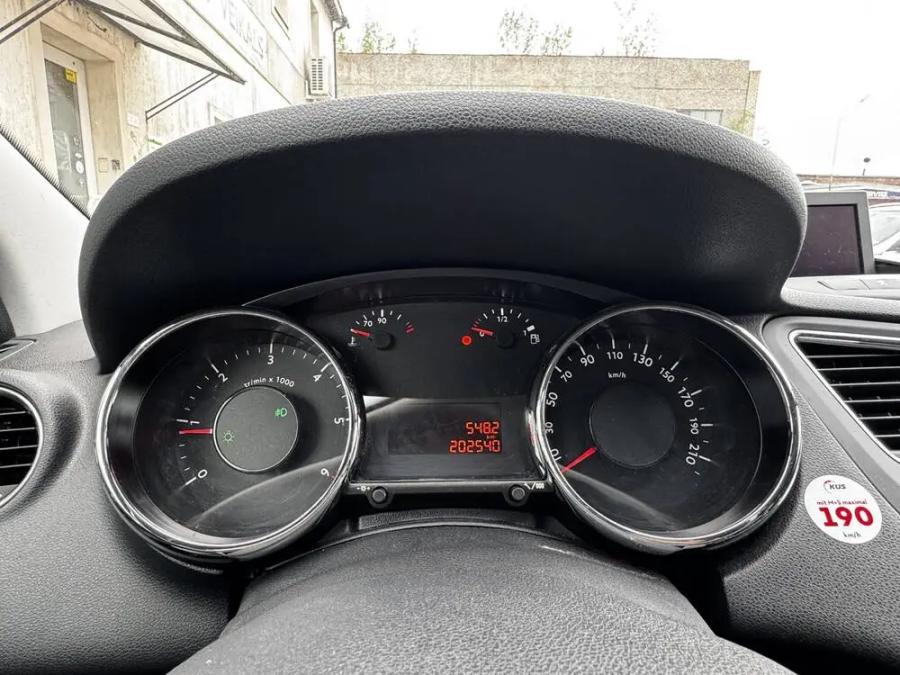 Pelēks Peugeot 5008 2010 Daugavpils, ar dzinēja tilpumu 1.60 L un nobraukumu 202 tūkst. km par 4500 €, foto 21 vietnē AUTOMOTO.COM.LV