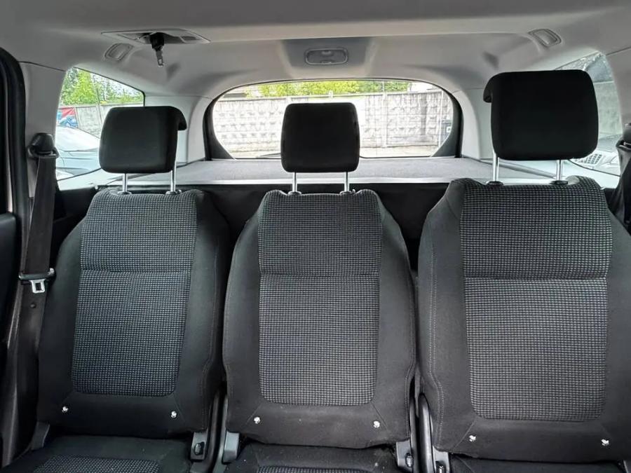 Pelēks Peugeot 5008 2010 Daugavpils, ar dzinēja tilpumu 1.60 L un nobraukumu 202 tūkst. km par 4500 €, foto 24 vietnē AUTOMOTO.COM.LV