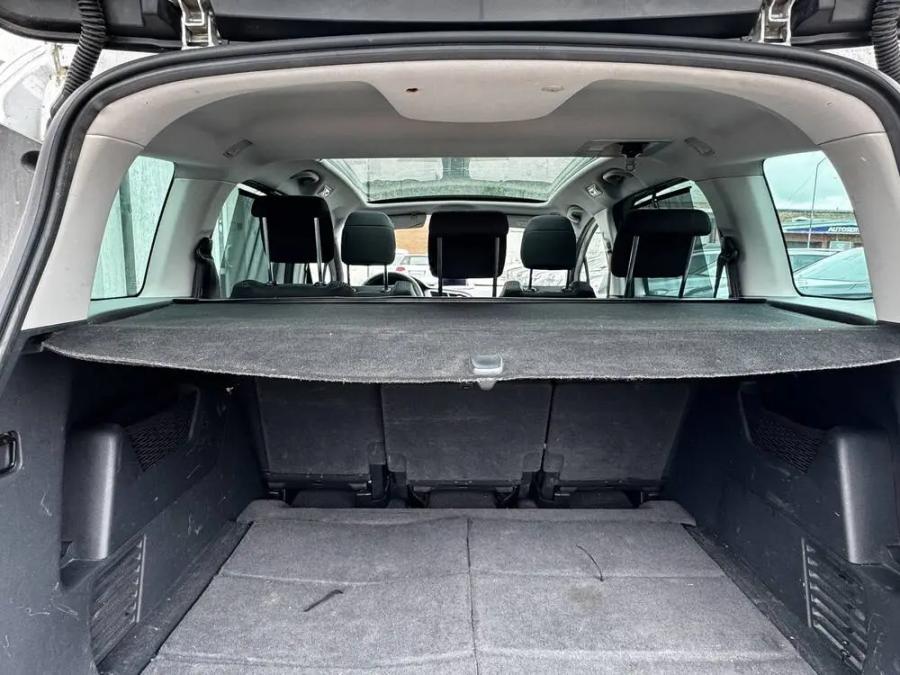 Pelēks Peugeot 5008 2010 Daugavpils, ar dzinēja tilpumu 1.60 L un nobraukumu 202 tūkst. km par 4500 €, foto 27 vietnē AUTOMOTO.COM.LV