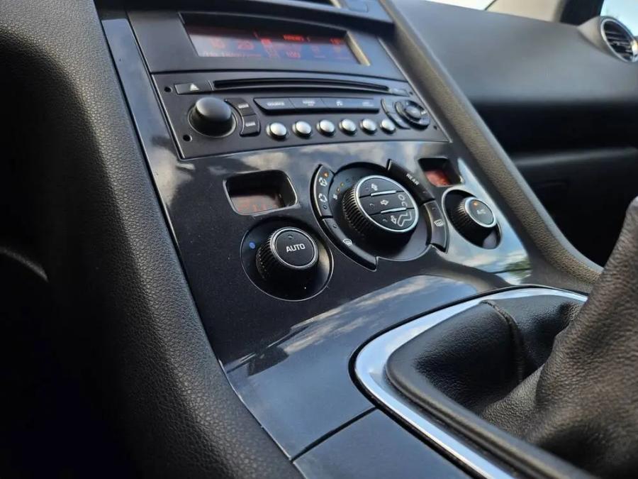 Pelēks Peugeot 5008 2010 Jēkabpils, ar dzinēja tilpumu 1.60 L un nobraukumu 167 tūkst. km par 3990 €, foto 29 vietnē AUTOMOTO.COM.LV