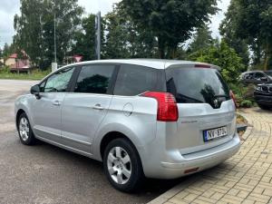 Grey Peugeot 5008 2010 in Riga, with an engine capacity of 1.60 L and mileage of 203 thousand km for 5750 €, photo 3 on AUTOMOTO.COM.LV