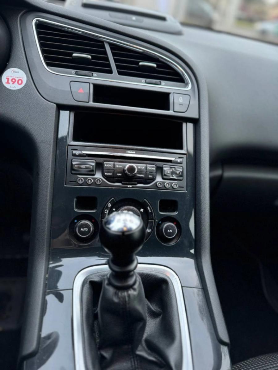 Grey Peugeot 5008 2010 in Riga, with an engine capacity of 1.60 L and mileage of 203 thousand km for 5750 €, photo 8 on AUTOMOTO.COM.LV