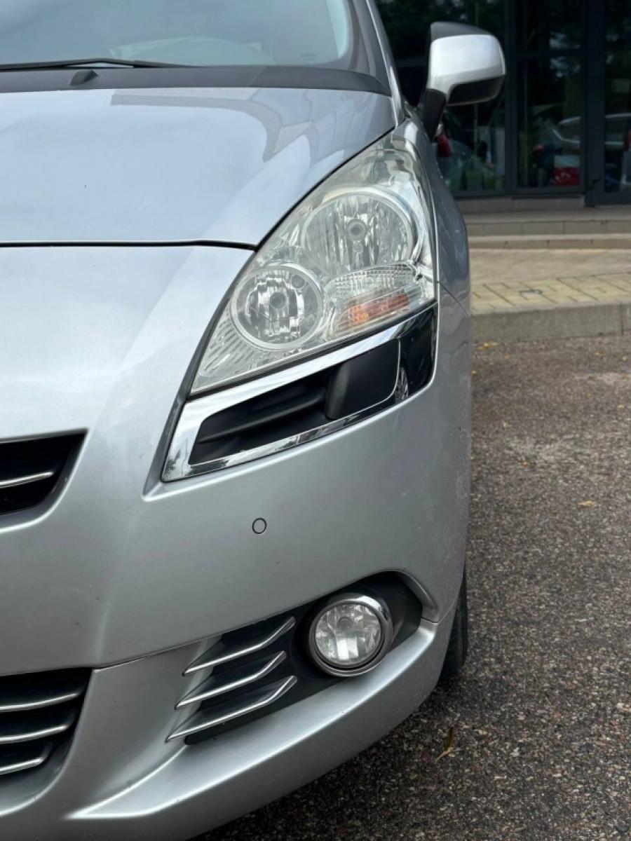 Grey Peugeot 5008 2010 in Riga, with an engine capacity of 1.60 L and mileage of 203 thousand km for 5750 €, photo 12 on AUTOMOTO.COM.LV