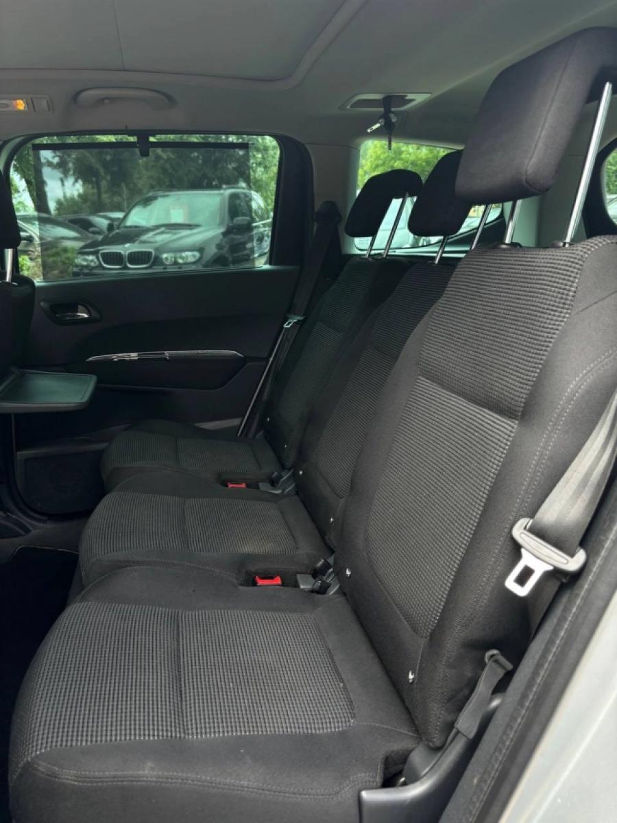 Grey Peugeot 5008 2010 in Riga, with an engine capacity of 1.60 L and mileage of 203 thousand km for 5750 €, photo 20 on AUTOMOTO.COM.LV